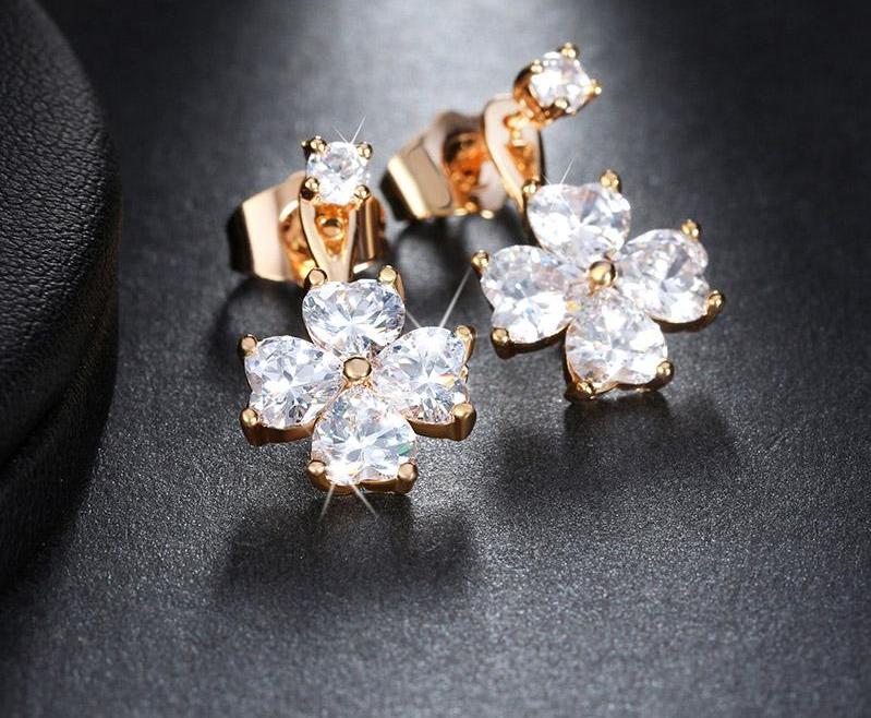 Women's Flower Crystal Stud Earring With Shiny Heart Shape Austrian Cu